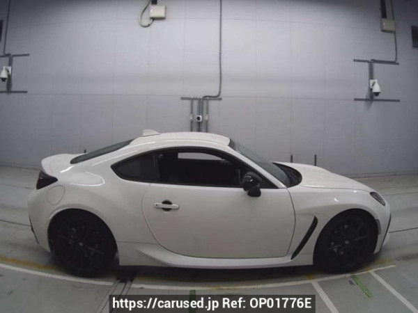 Buy Used 2022 Toyota GR86 ZN8 (OP01776E) - Carused.jp
