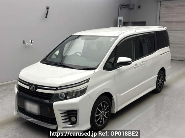 Buy Used 2016 Toyota Voxy ZRR80W (OP018BE2) - Carused.jp